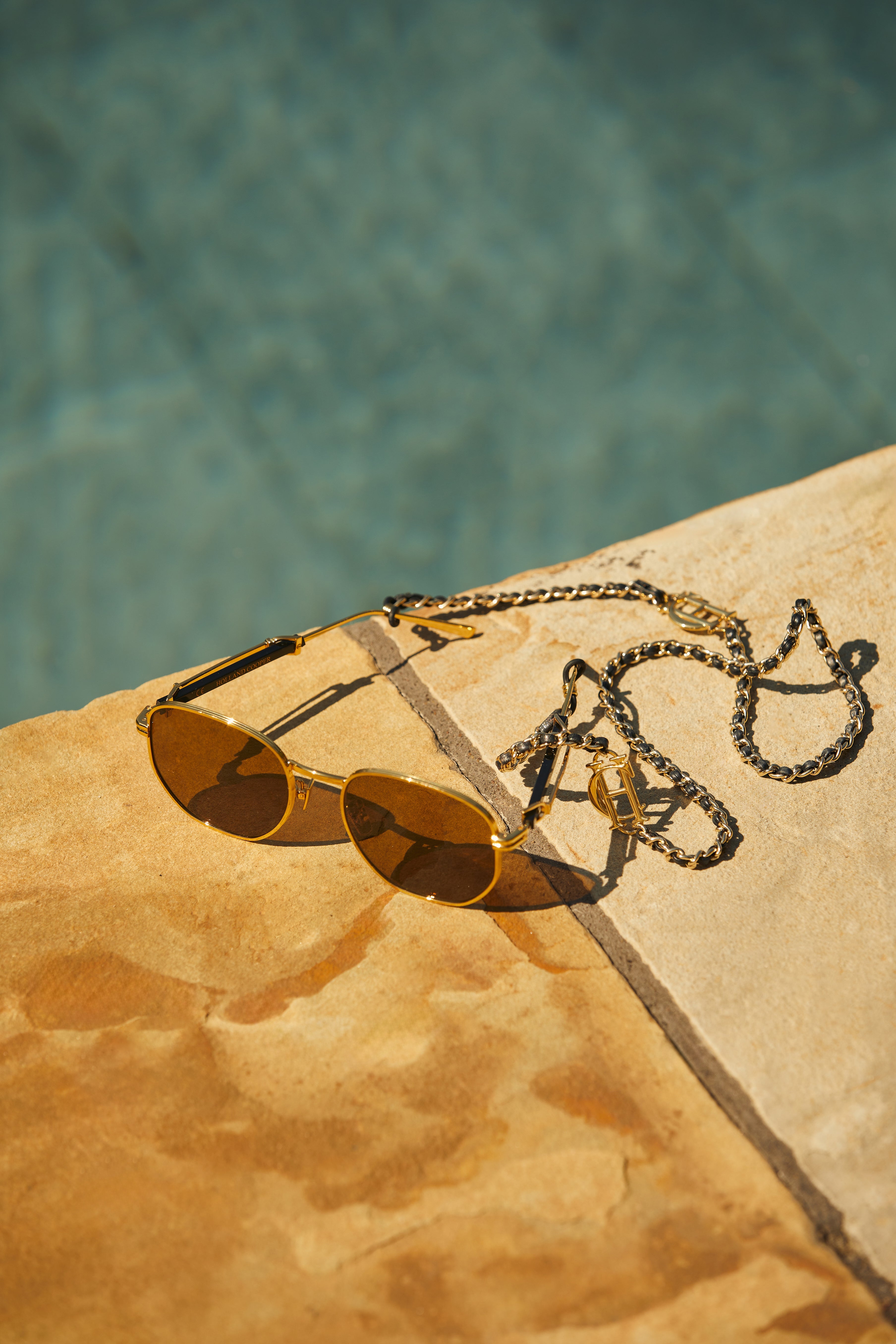 Milan Glasses Chain (Black Gold) – Holland Cooper US